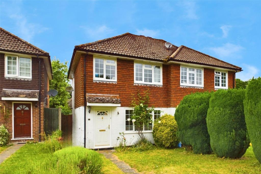 Gilbard Court, Chineham, Basingstoke... 3 bed semi-detached house for ...