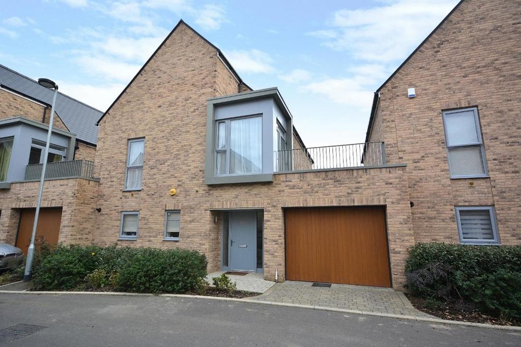 Edward Harvey Link, Springfield, CM1 3 bed link detached house - £2,100 ...