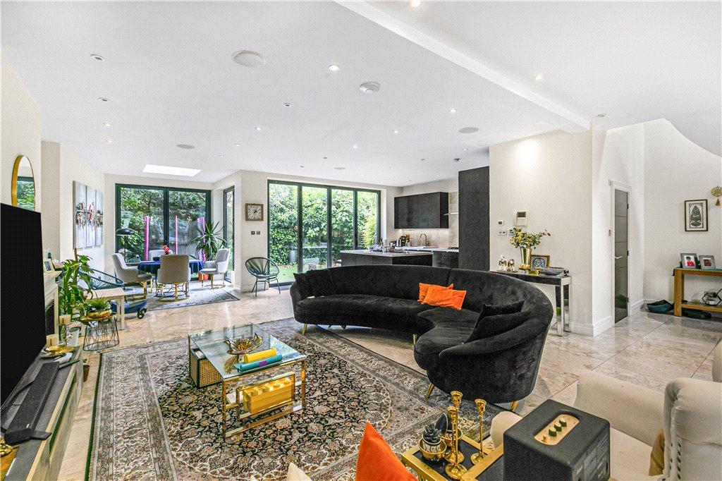 Sutton Lane South, Chiswick, London, W4 3 bed terraced house - £6,000 ...