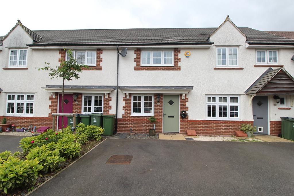Elizabeth Close, Leicester LE8 2 bed townhouse - £240,000