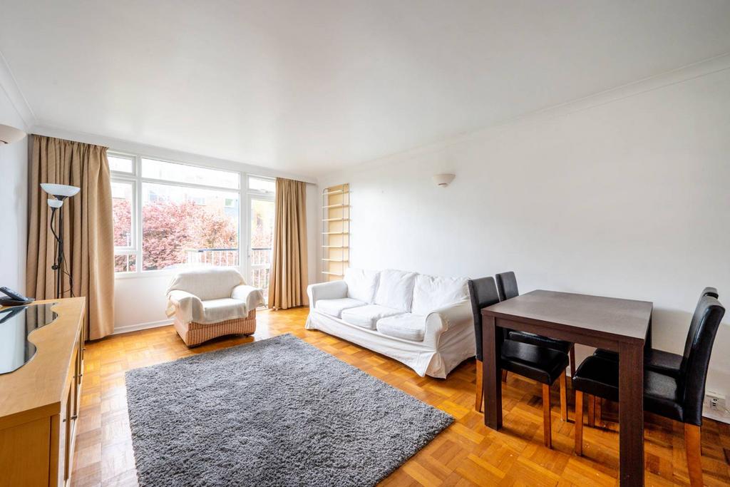 Carlton Drive, Putney, London, SW15 2 bed flat - £2,400 pcm (£554 pw)