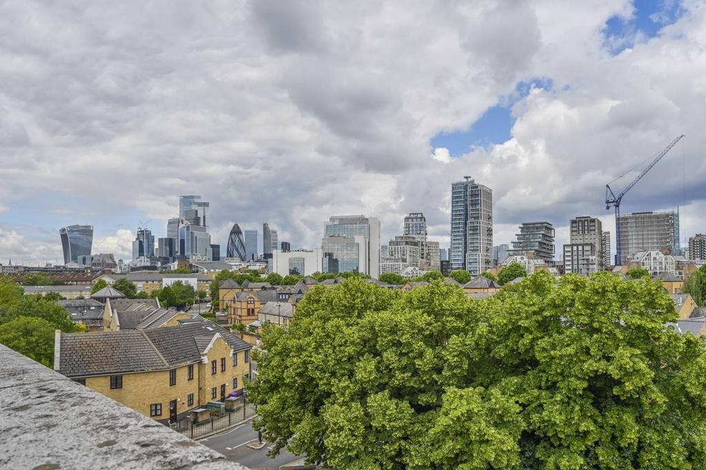 Knighten Street, Wapping, London, E1W 2 bed flat - £800,000