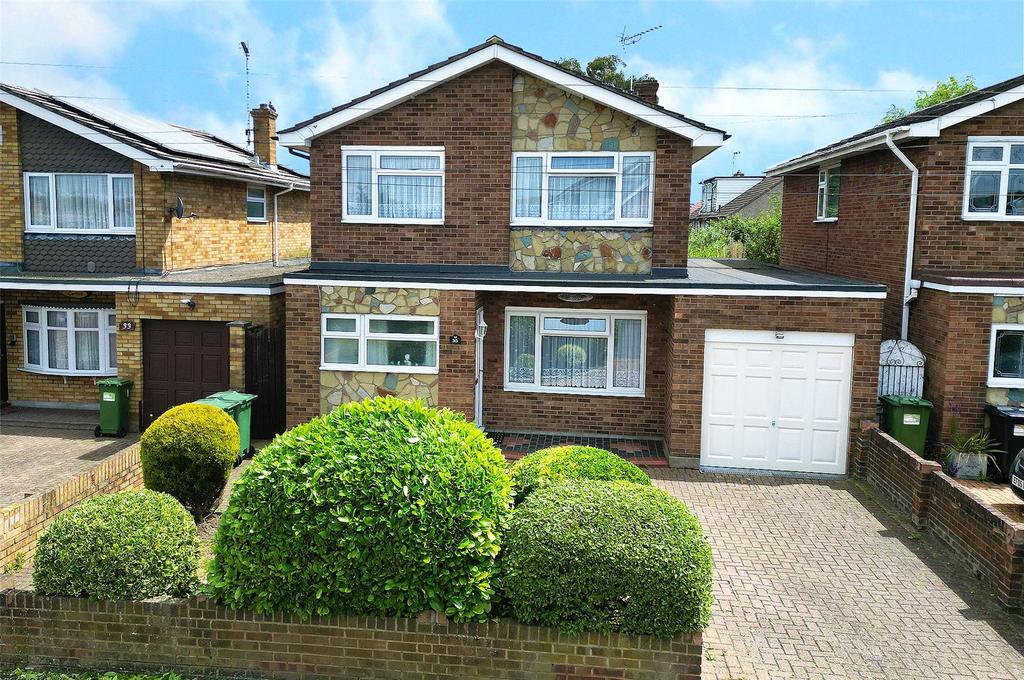 Tavistock Road, Laindon, Basildon... 4 bed detached house for sale - £ ...