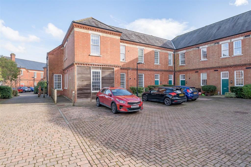 Watertower Way, Basingstoke 2 bed flat - £210,000