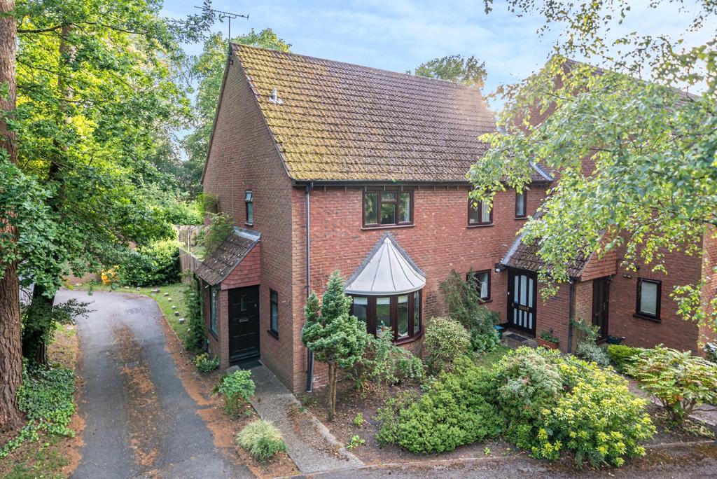The Copse, Rowledge, Farnham, GU10 3 bed end of terrace house for sale ...