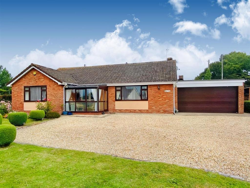 Tump Lane, Much Birch, Hereford 3 bed detached bungalow - £465,000