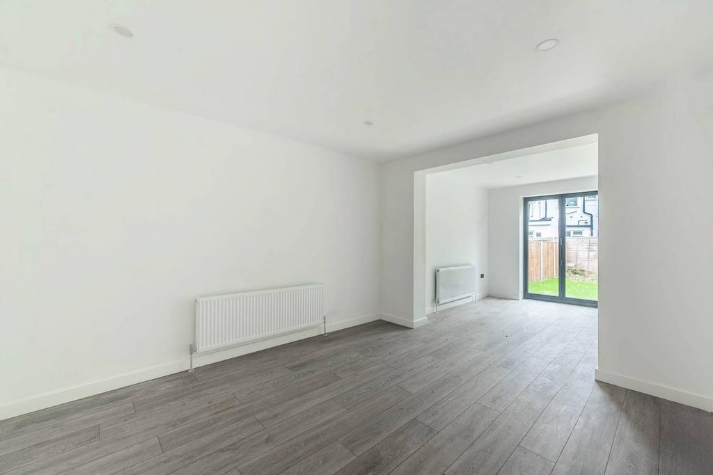 Moat Drive, Harrow, HA1 4 bed terraced house - £680,000