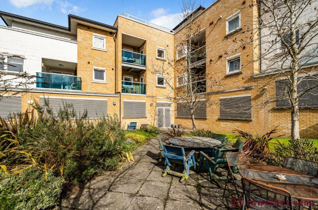 10 Reservoir Road, Ruislip, HA4 2 bed flat - £332,500