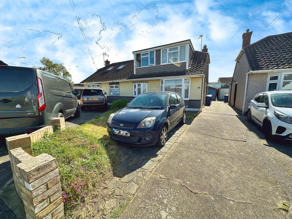 Elmstead Close, Corringham, SS17 3 bed semi-detached house - £325,000