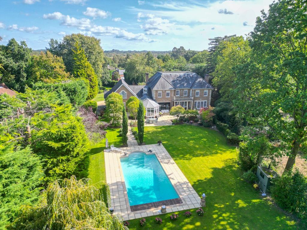 Titlarks Hill, Sunningdale, Berkshire 5 bed detached house - £4,495,000