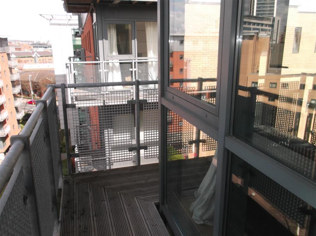 Velocity West, City Walk 2 bed flat - £1,125 pcm (£260 pw)