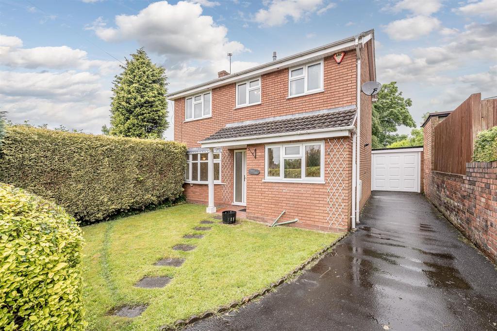 Church Street, Pensnett, DY5 4HB 3 bed detached house for sale - £279,500