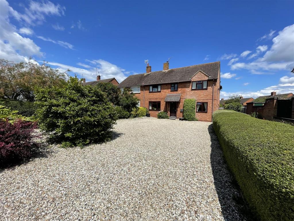 East Green Drive, Stratford-Upon-Avon... 4 bed semi-detached house - £ ...
