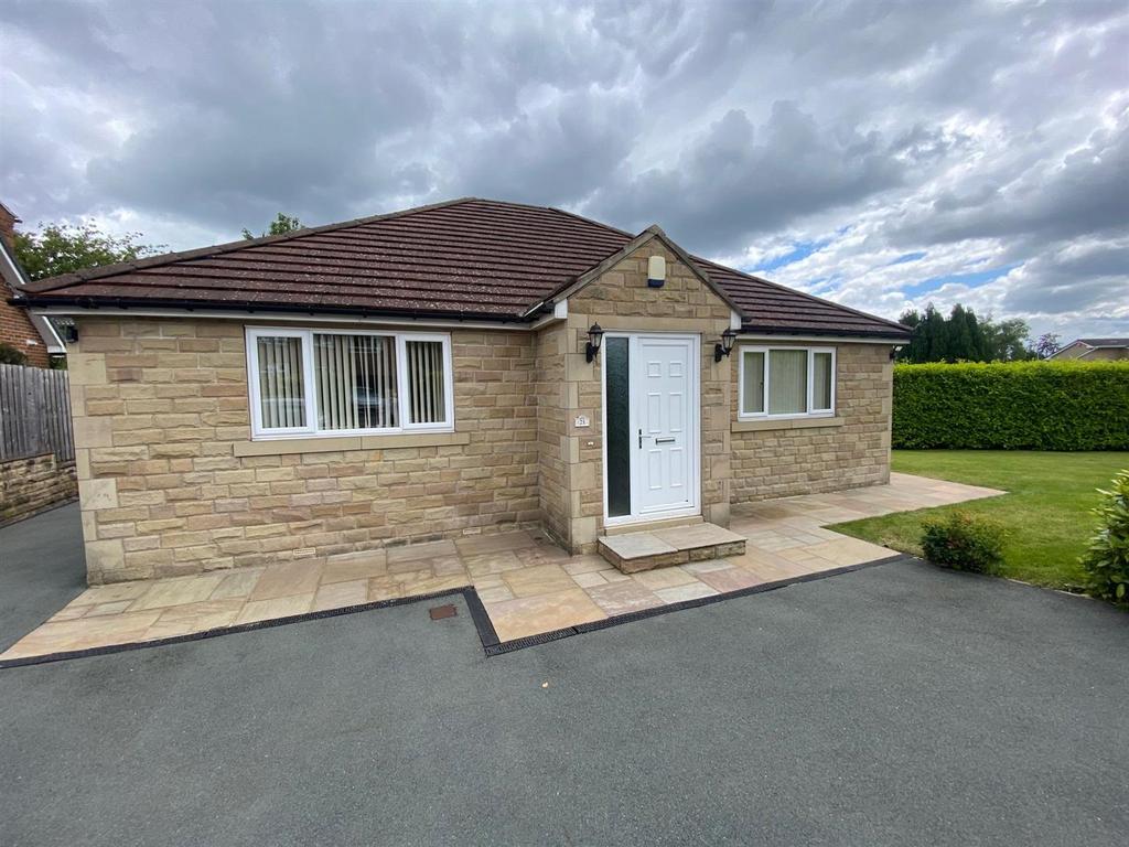 Howard Avenue, Lindley, Huddersfield 3 bed detached bungalow - £1,500 ...