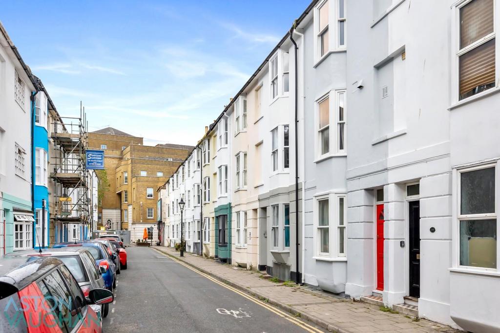 Over Street, Brighton BN1 2 bed apartment - £275,000