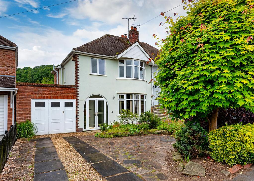 Bratch Lane, Wombourne, Wolverhampton 3 bed semi-detached house - £350,000