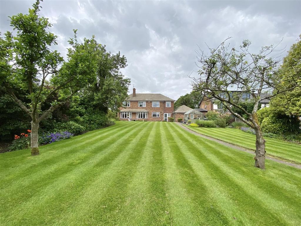 Handforth Road, Wilmslow 4 bed detached house - £725,000