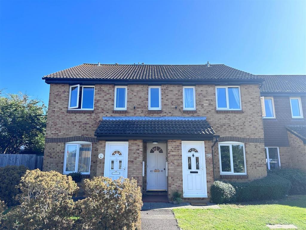 Telford Drive, Walton-On-Thames 1 bed maisonette - £1,400 pcm (£323 pw)