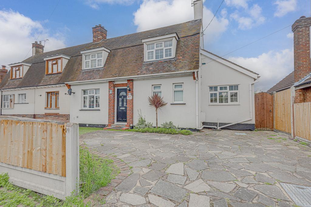 Brackendale Avenue, Basildon, SS13 3 bed semi-detached house - £435,000