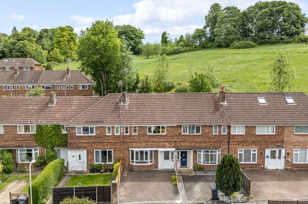 Bere Hill Crecent, Andover, 3 bed terraced house - £300,000