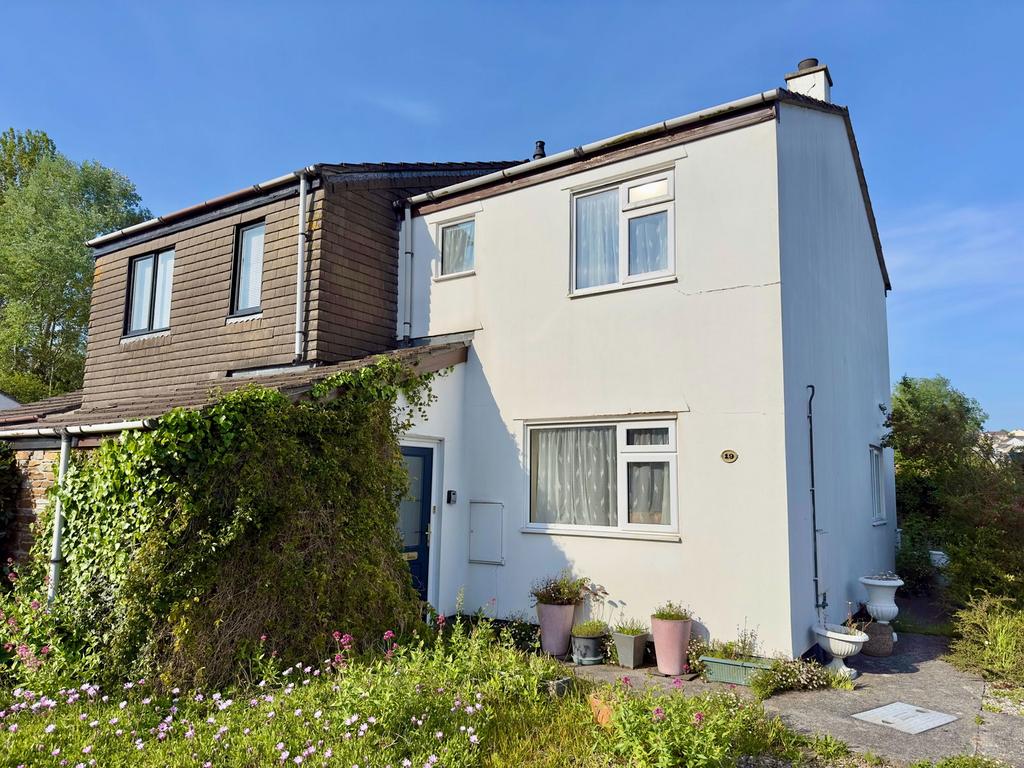 Guineaport Parc,Wadebridge,PL27 7BY 2 bed semi-detached house - £275,000