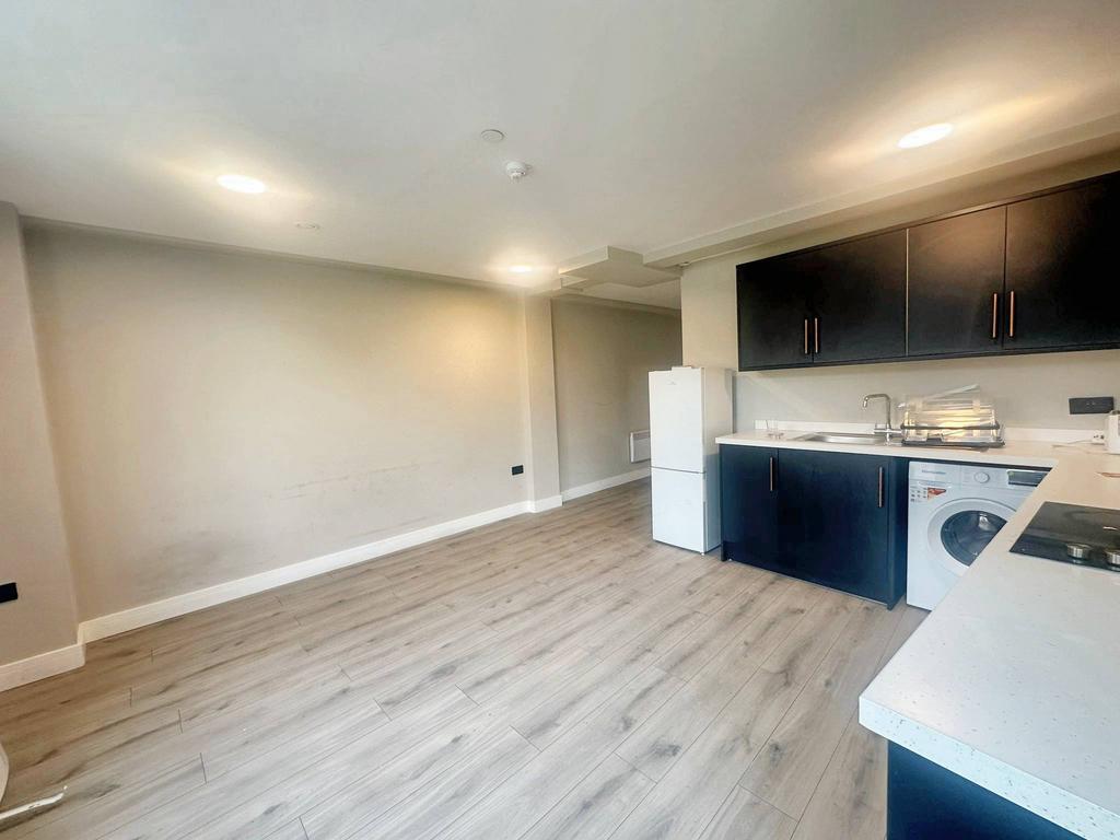 High Street, Leicester LE1 1 bed flat - £850 pcm (£196 pw)