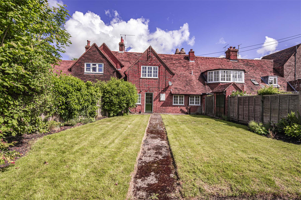 2 The Square, Yattendon, RG18 3 bed cottage to rent - £1,700 pcm (£392 pw)