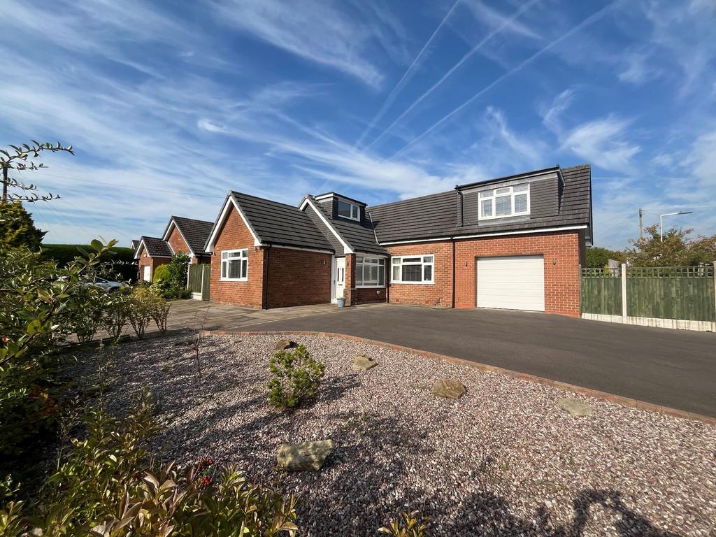 Castleton Drive, High Lane... 4 bed detached house - £575,000