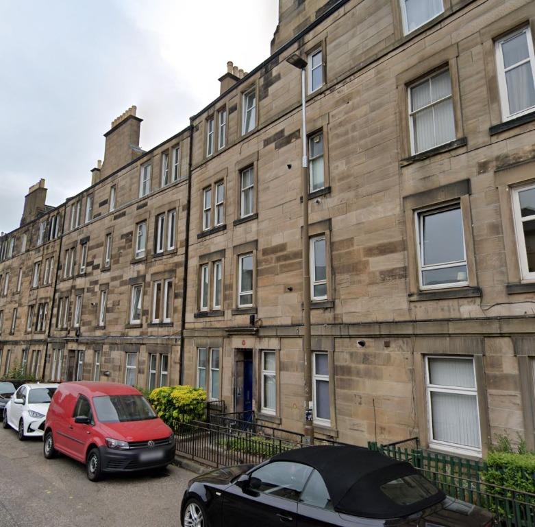 Roseburn Street, Roseburn, Edinburgh... 1 bed flat - £1,195 pcm (£276 pw)