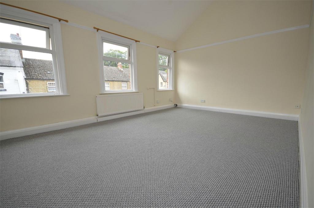 Brook Street, Raunds 2 bed maisonette - £795 pcm (£183 pw)