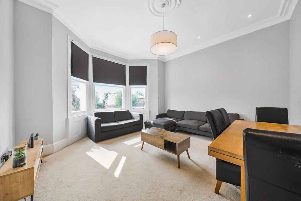 Mount Nod Road, Streatham 2 bed flat - £450,000