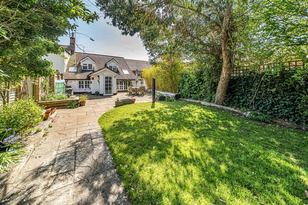 High Street, Overton, Hampshire, RG25 3 bed terraced house - £600,000