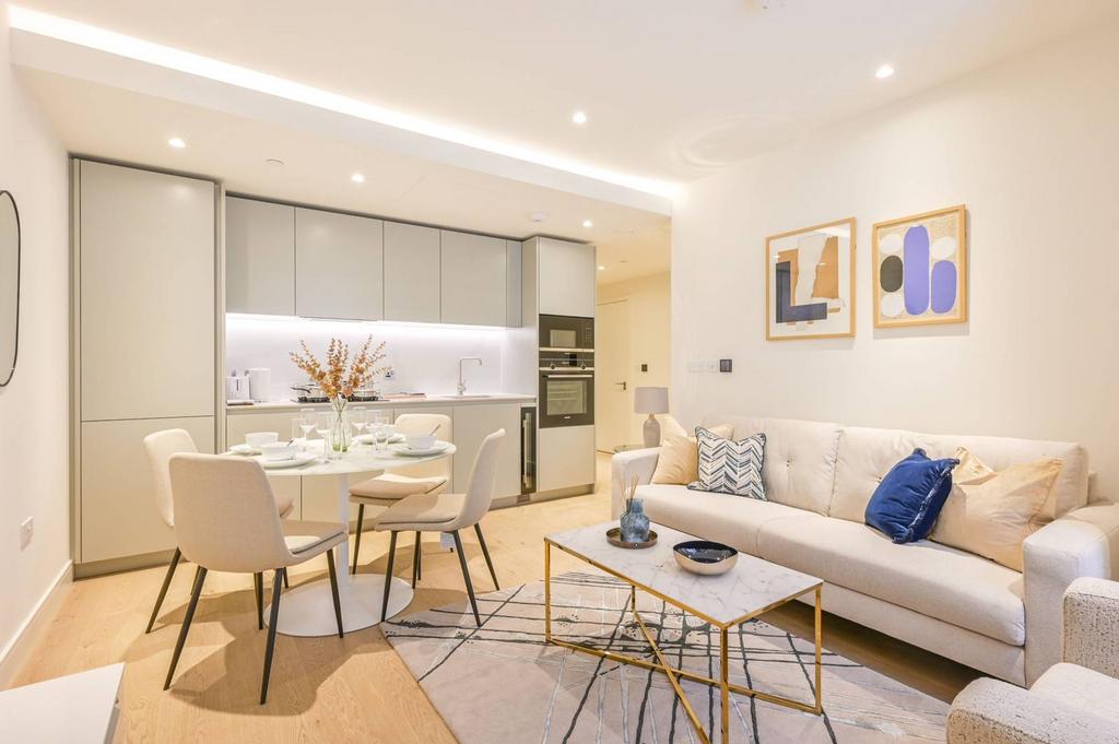 South Quay Plaza, Tower Hamlets... 2 bed flat - £3,684 pcm (£850 pw)