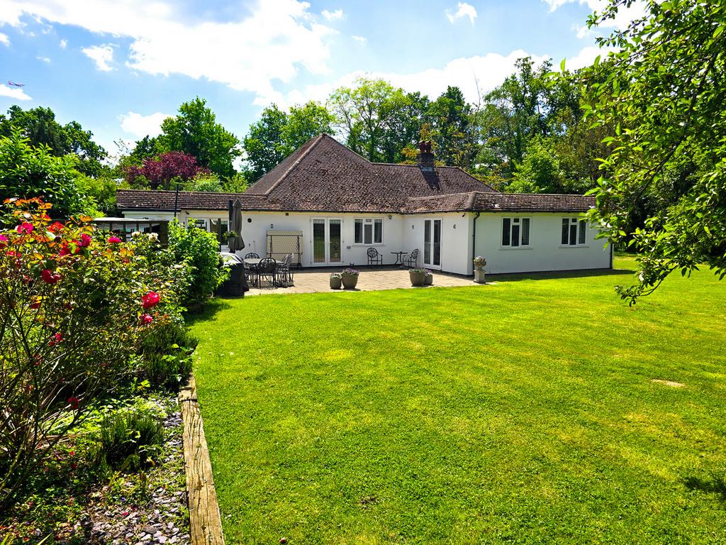 Smallfield Road, Horley, RH6 4 bed detached house - £875,000