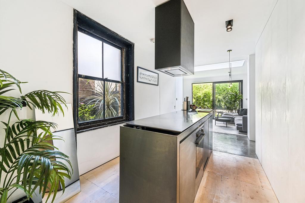 Airedale Road, Ealing, London, W5 2 bed flat - £2,250 pcm (£519 pw)