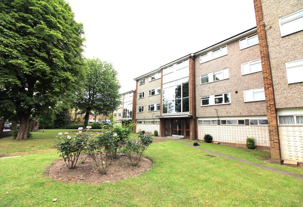 Stanstead Manor, Cheam Road, Sutton... 2 bed apartment - £1,850 pcm (£ ...