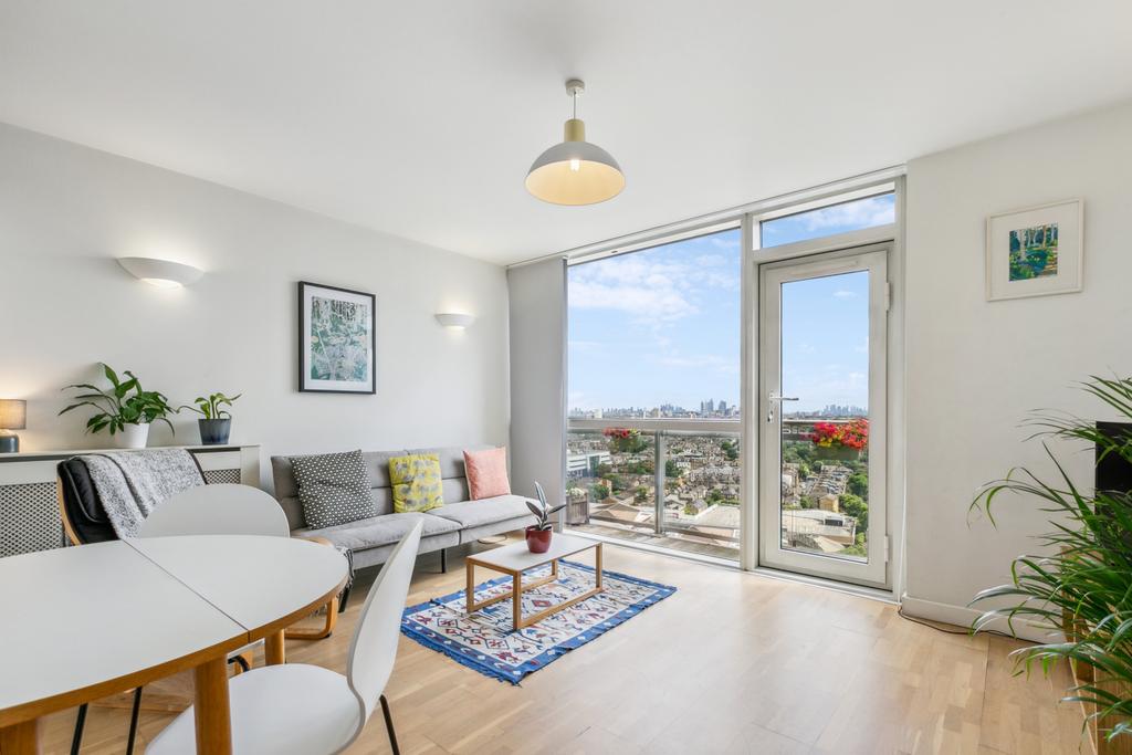 Argento Tower, Mapleton Road, London 2 bed flat - £450,000