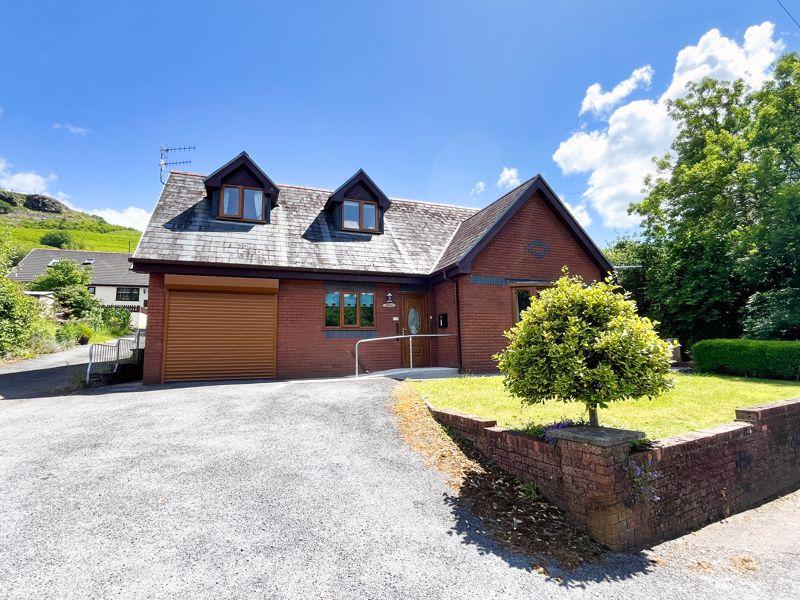 Lletty Dafydd, Clyne, Neath, SA11 4BG 3 bed detached bungalow - £230,000