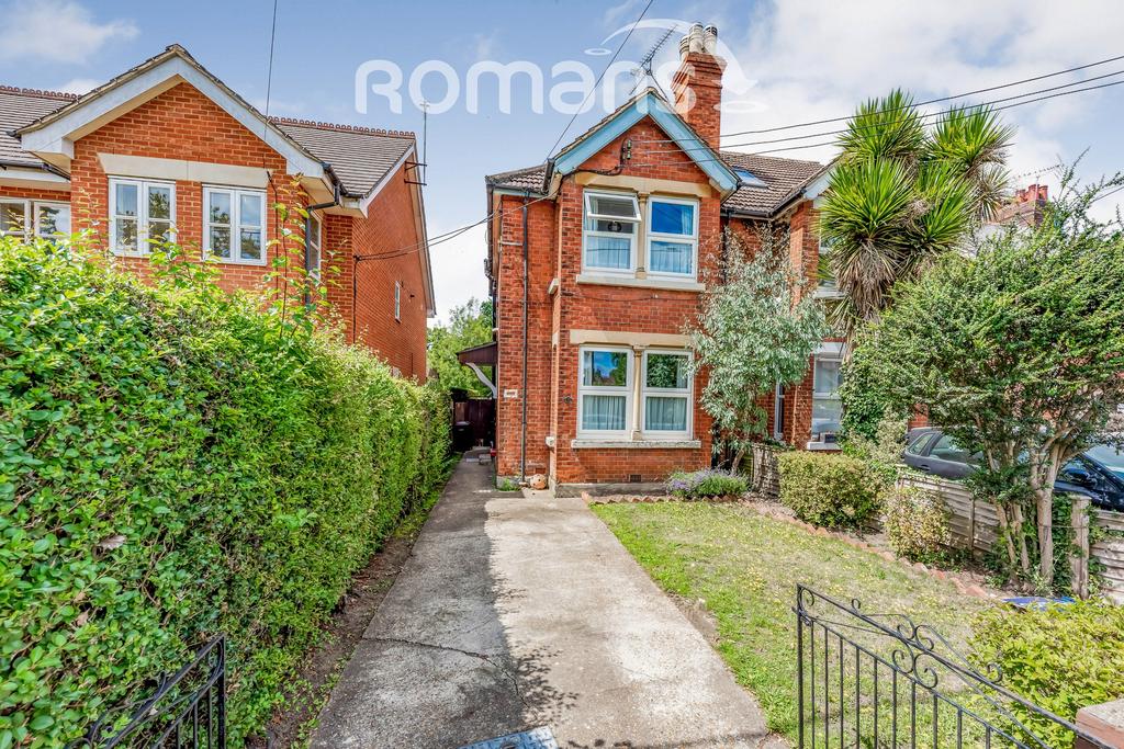 Prospect Road, Farnborough, GU14 3 bed semi-detached house - £1,850 pcm ...