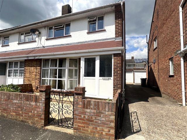 Southbourne Avenue, Portsmouth PO6 3 bed semi-detached house - £300,000