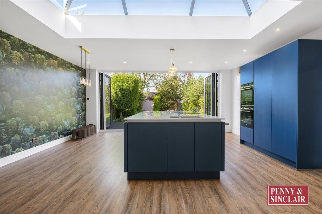 Sonning Eye 3 bed detached house - £3,100 pcm (£715 pw)