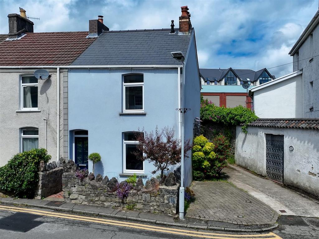 Gower Place, Swansea SA3 2 bed end of terrace house - £335,000