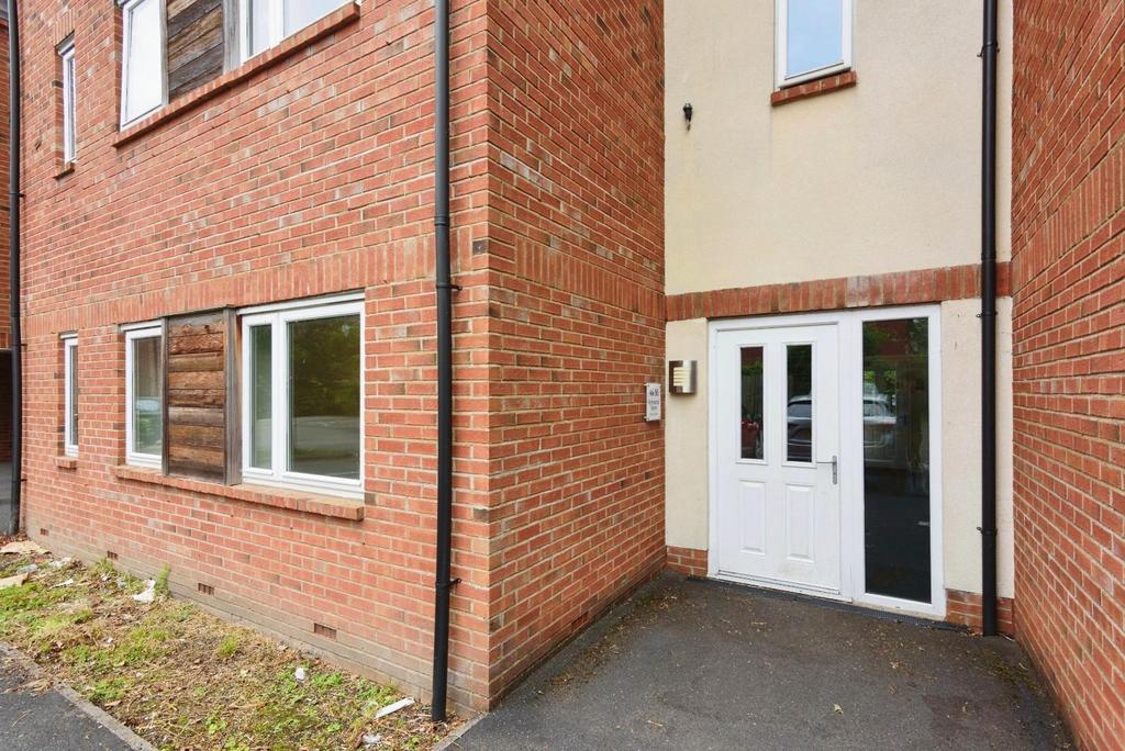Richmond Street, York, YO31 7XL 2 bed apartment - £100,800