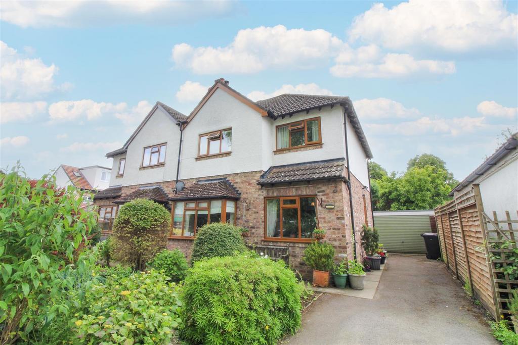 Williamson Gardens, Ripon 3 bed semi-detached house - £335,000