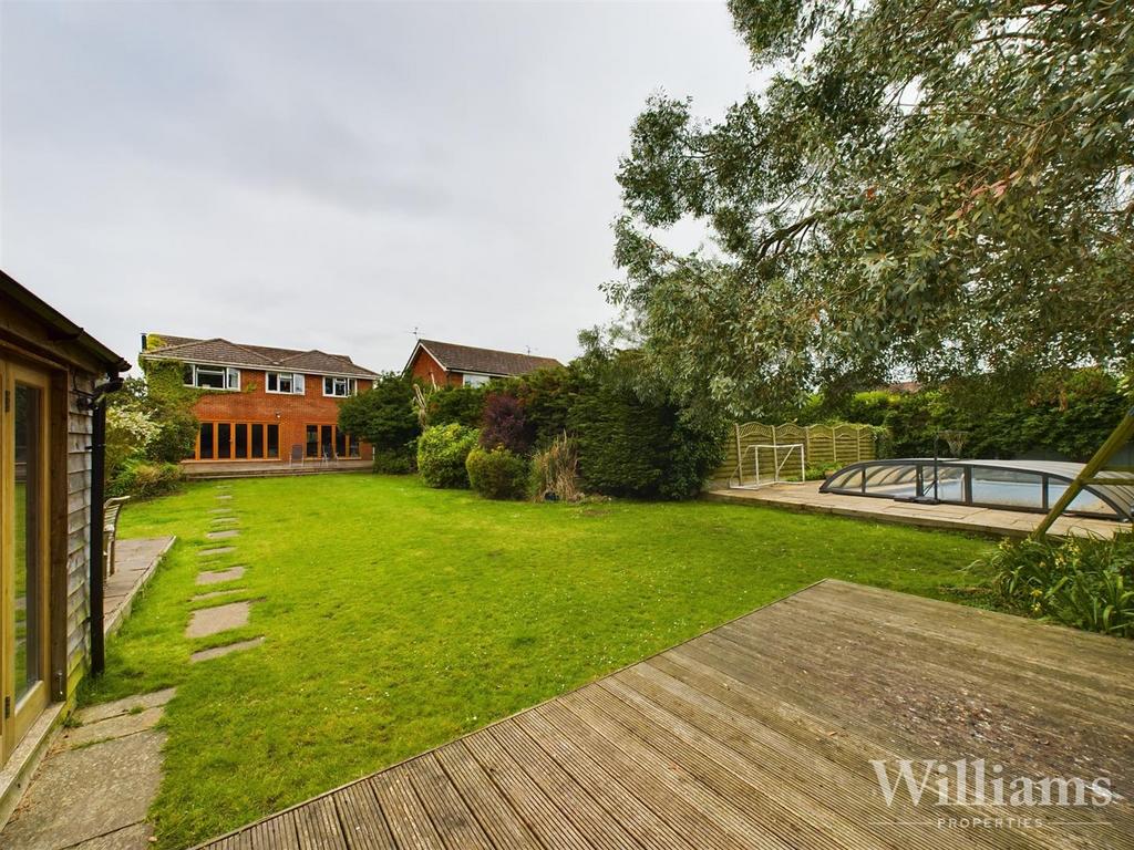 Burcott Lane, Bierton HP22 5 bed detached house for sale - £875,000