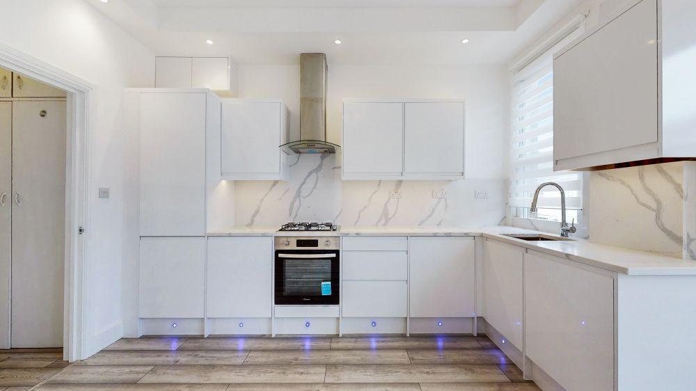 EN5 2 bed apartment - £1,599 pcm (£369 pw)