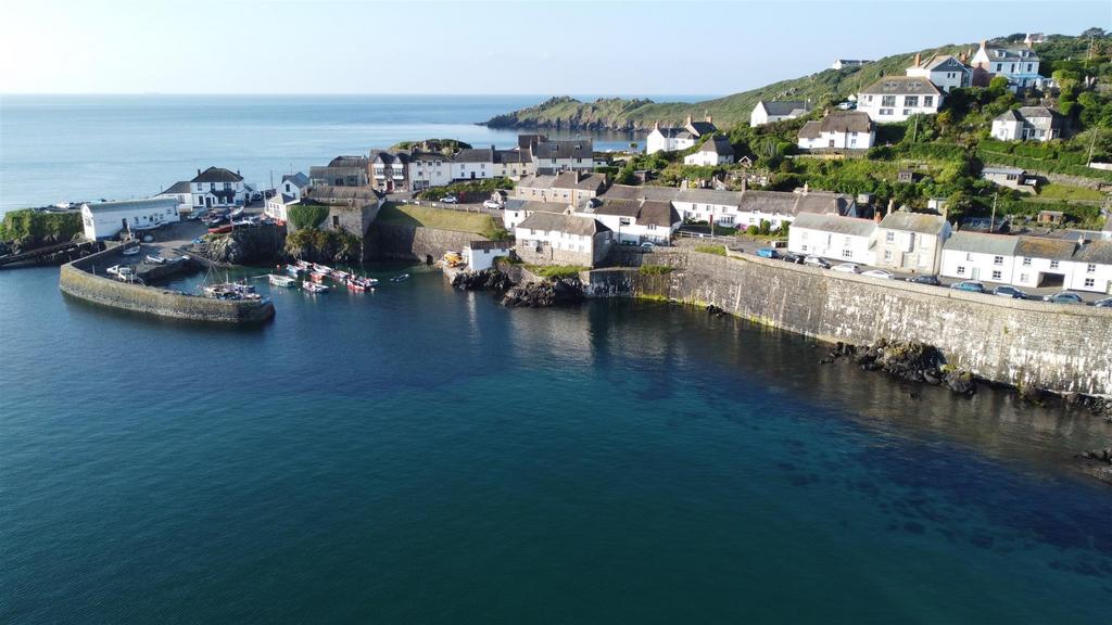 Coverack 4 bed detached house - £975,000