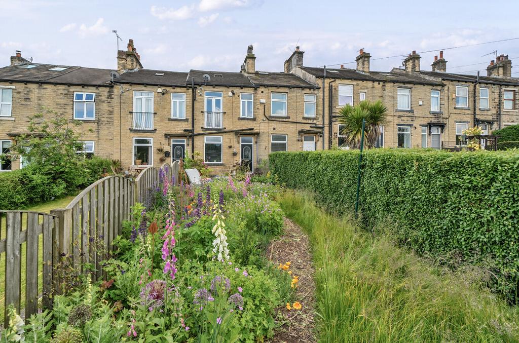 Farsley, Pudsey, West Yorkshire, LS28 2 bed terraced house for sale - £ ...