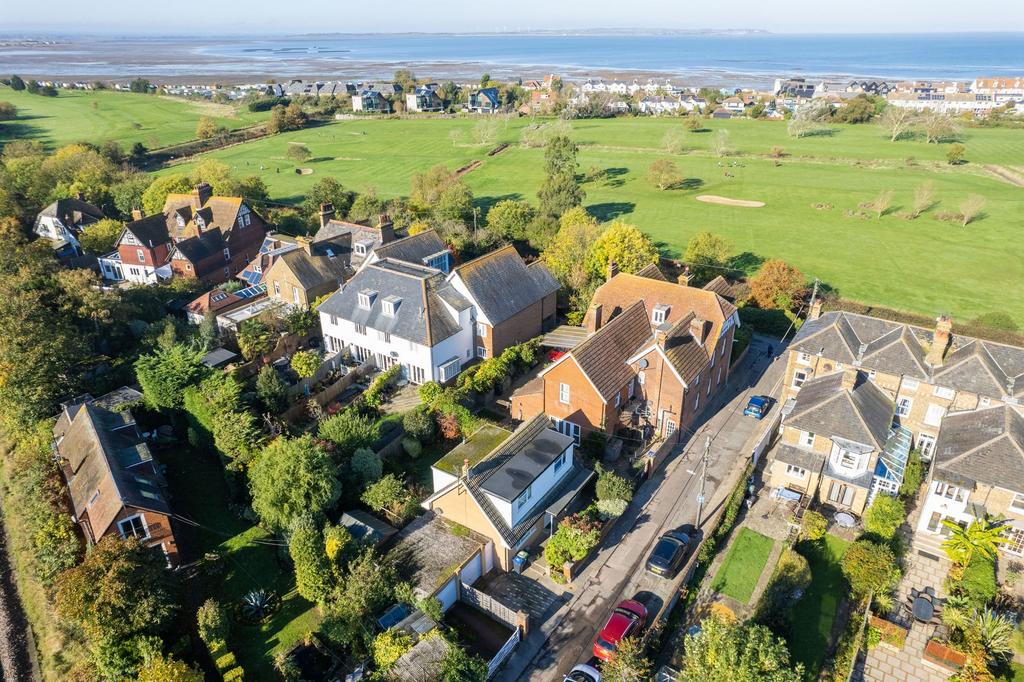 Portway, Whitstable, CT5 3 bed detached house - £625,000