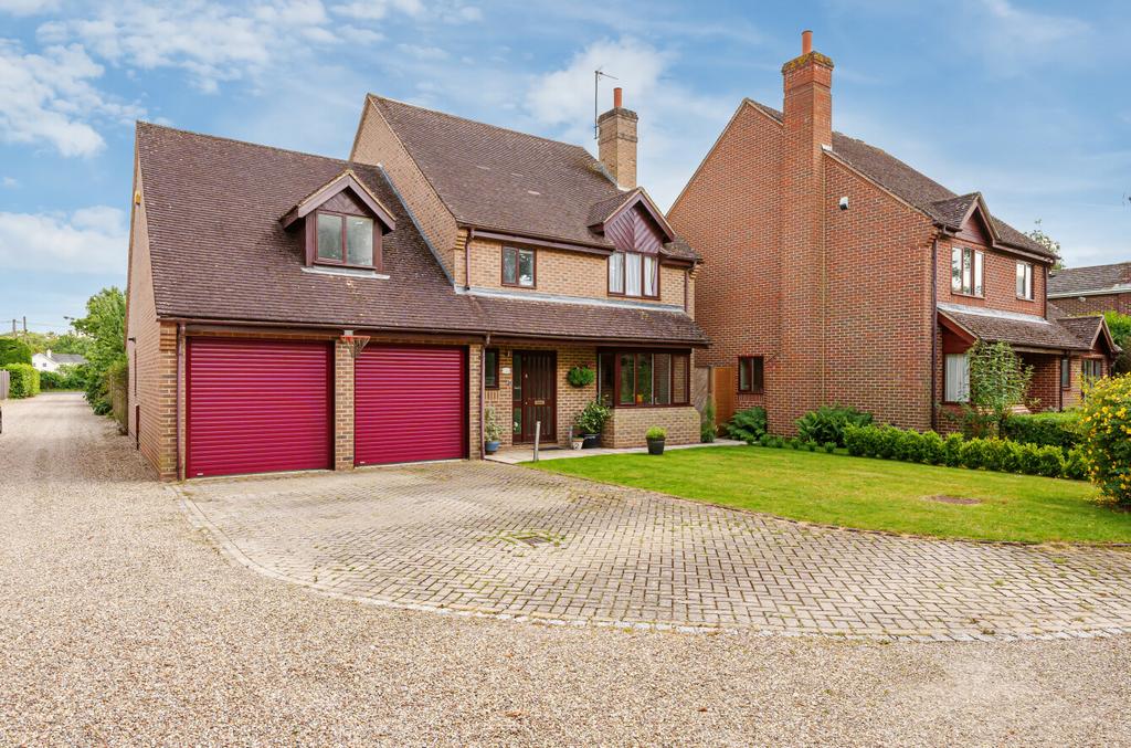 Park View, Reading RG7 4 bed detached house - £700,000